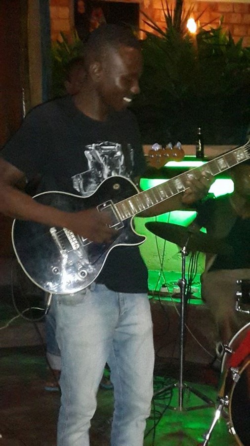 2025/26 Dino's Restaurant & Bar - Tofo Restaurants & Bars